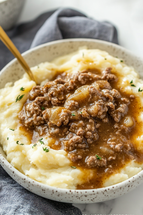 Ground Beef and Gravy Over Mashed Potatoes - That Oven Feelin